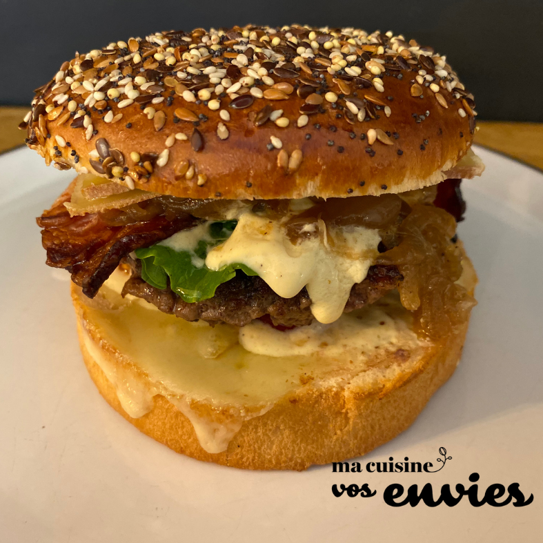 Burger Classique accompagné de salade – Ma Cuisine Vos Envies